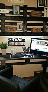 DIY Pallet Computer Desk with Wall Shelf - Easy Pallet Ideas