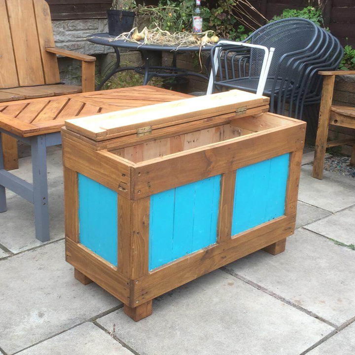 Pallet Media Console & TV Stand - Easy Pallet Ideas
