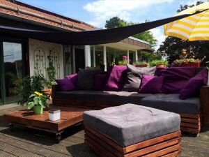 Beautiful Pallet Lounge Furniture - Easy Pallet Ideas